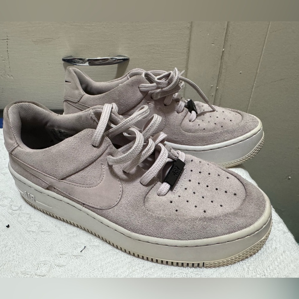 Nike Air Force 1- Light Pink - Gem